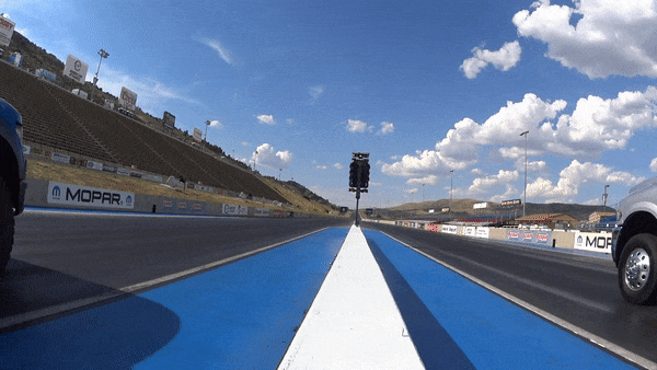 Ford Raptor 6.2L V8 vs. 2016 Ram 3500 HD 6.7L Cummins I6 Dually Drag ...